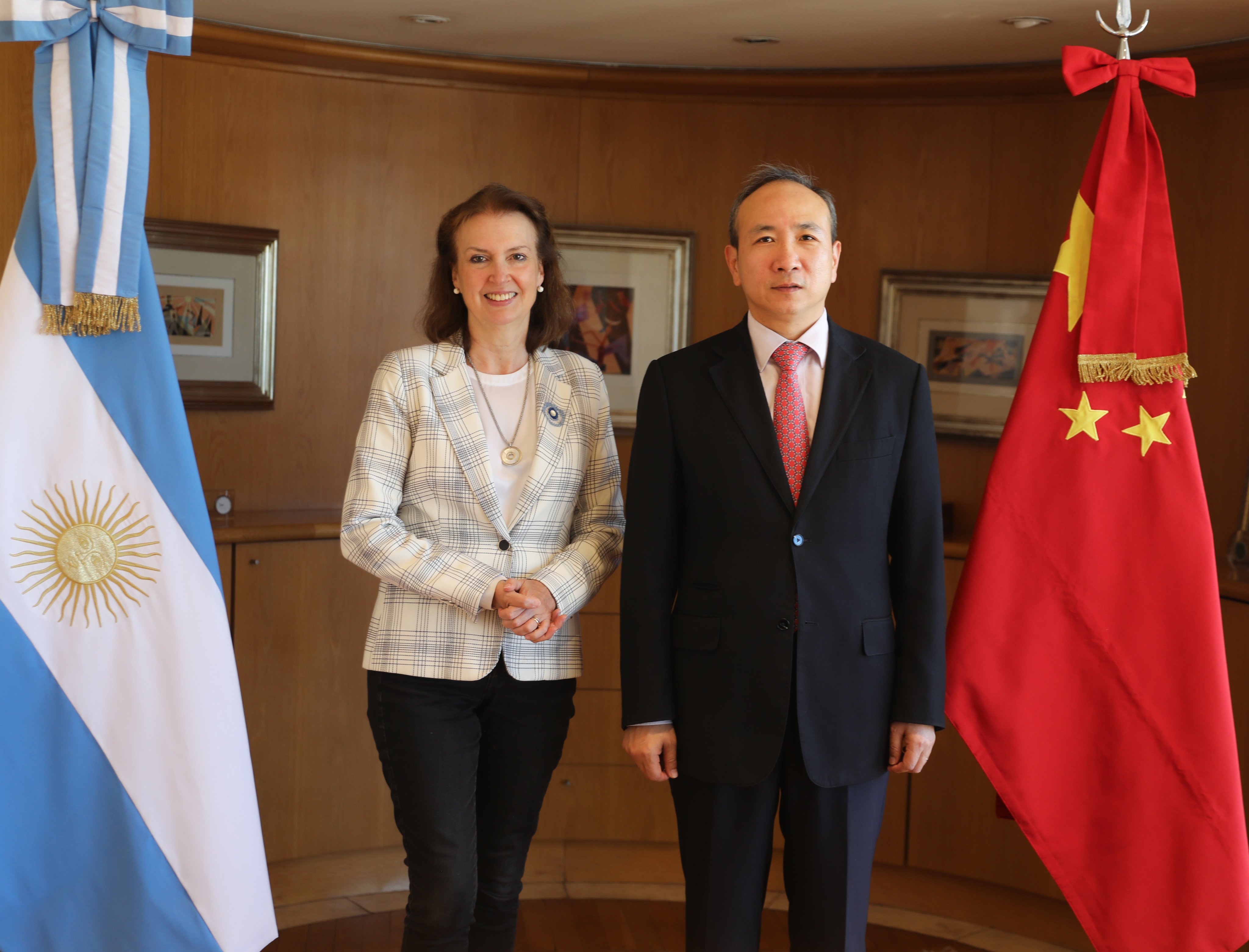 La canciller Mondino y el embajador chino en la Argentina mantuvieron ... La canciller Mondino y el embajador chino en la Argentina mantuvieron ...